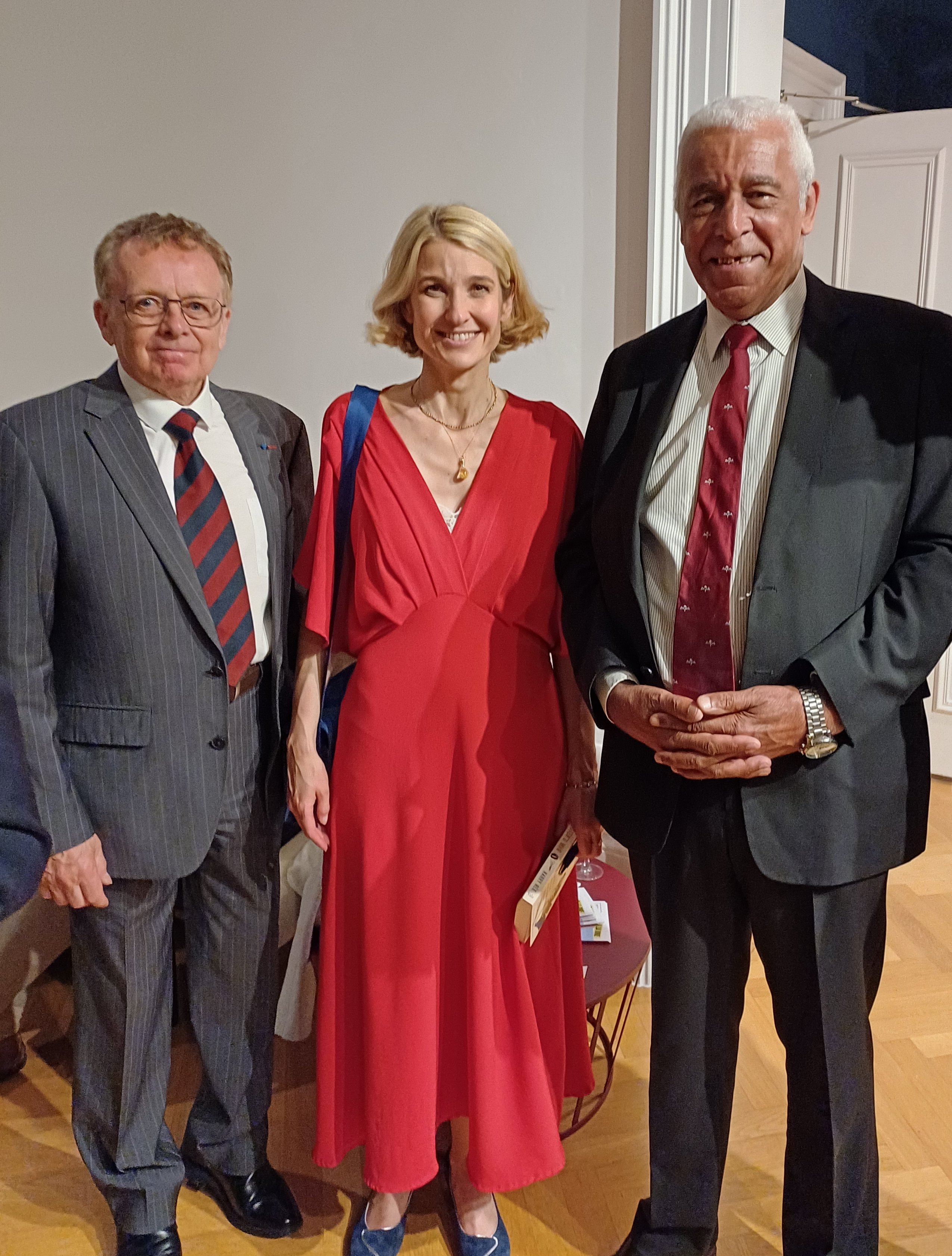 On His Majesty’s Secret Service. A film by Cécile Coolen. – Alan Malcher